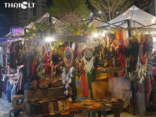 Talad Neon Night Market – Bangkok Downtown Night Market | THAI.LT